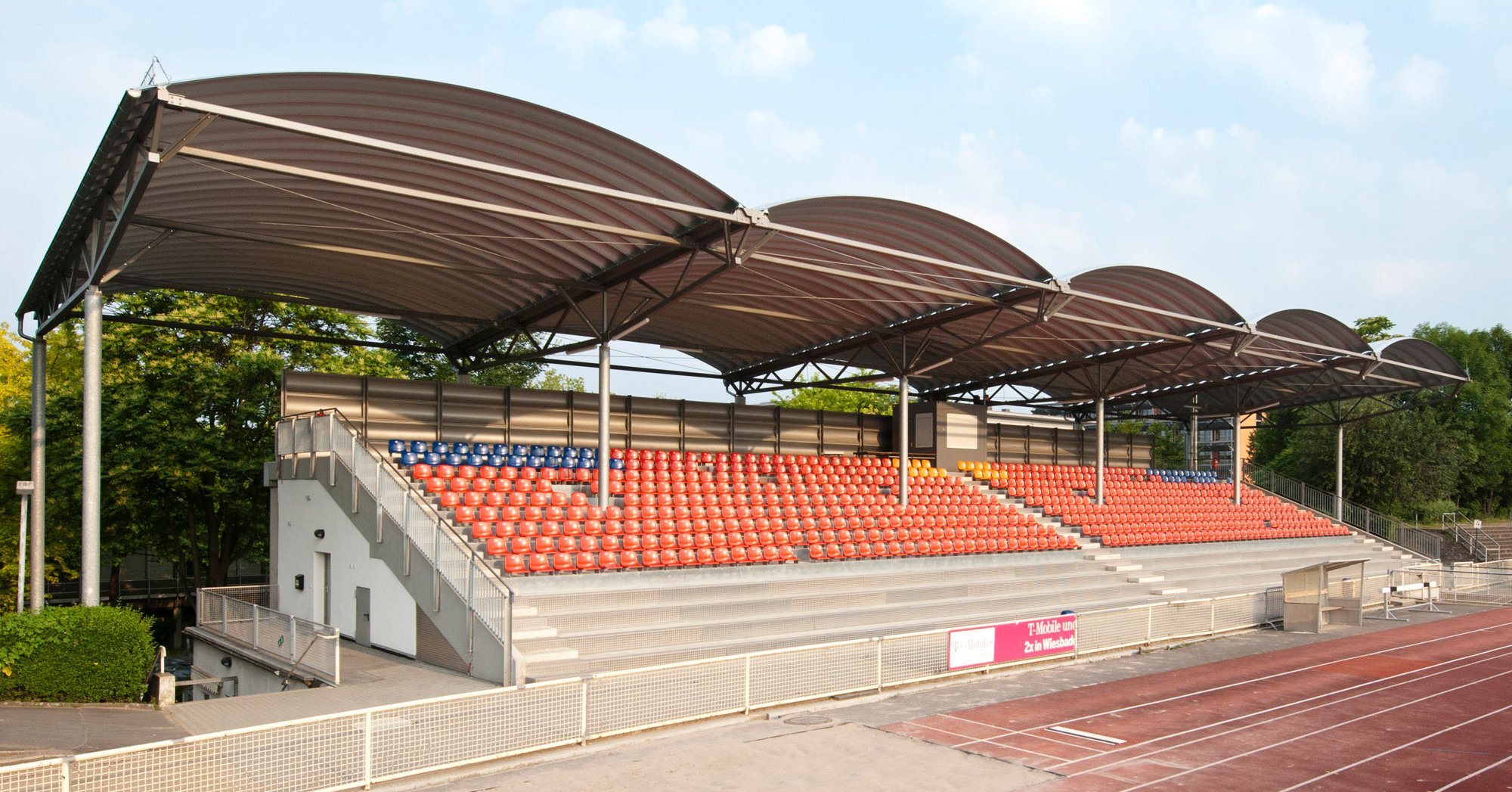 Peneder - Sporthalle Wiesbaden | Bogendach Referenzen: Peneder