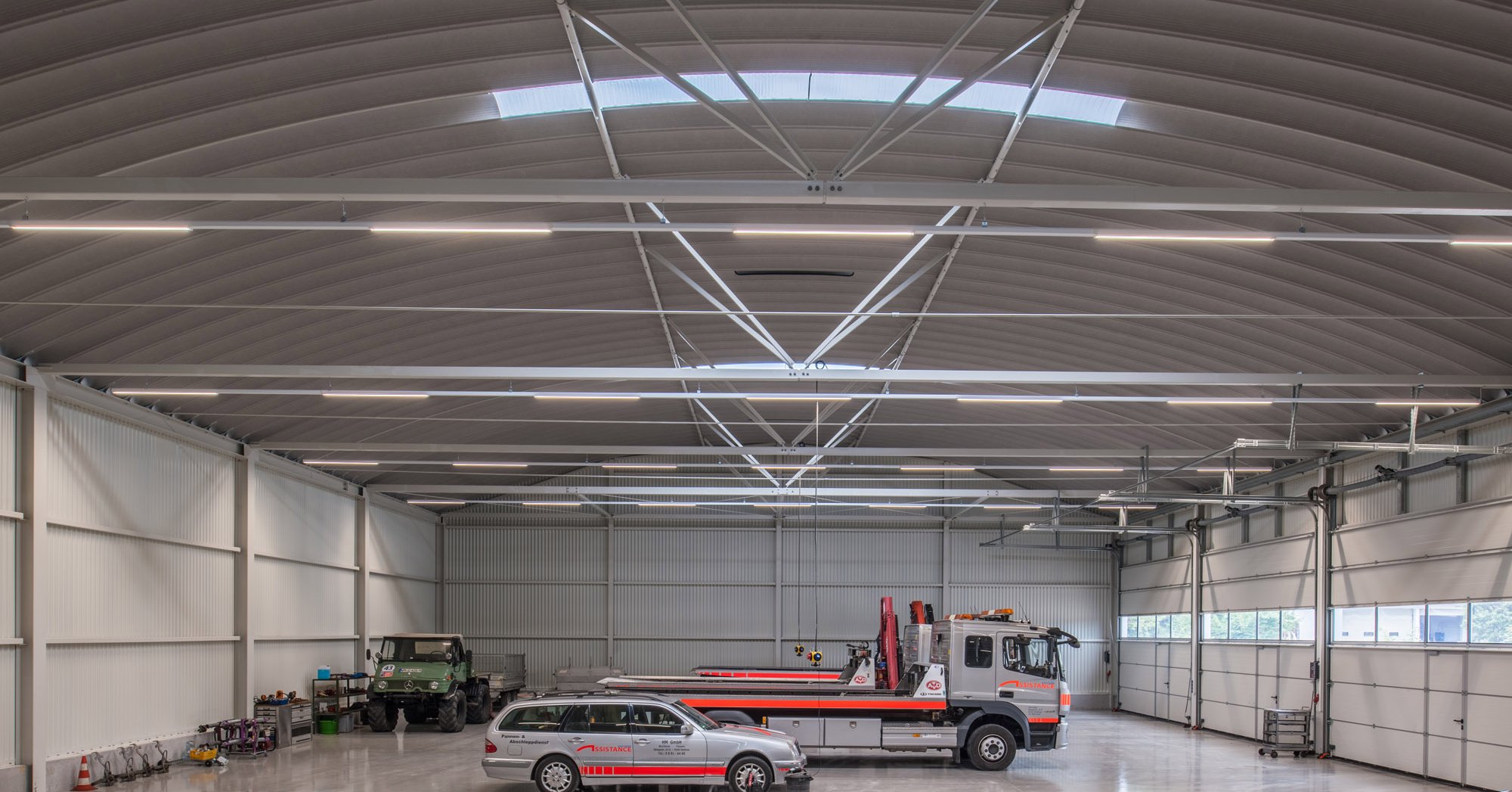 Medele vehicle hall | Arched roof references: Peneder